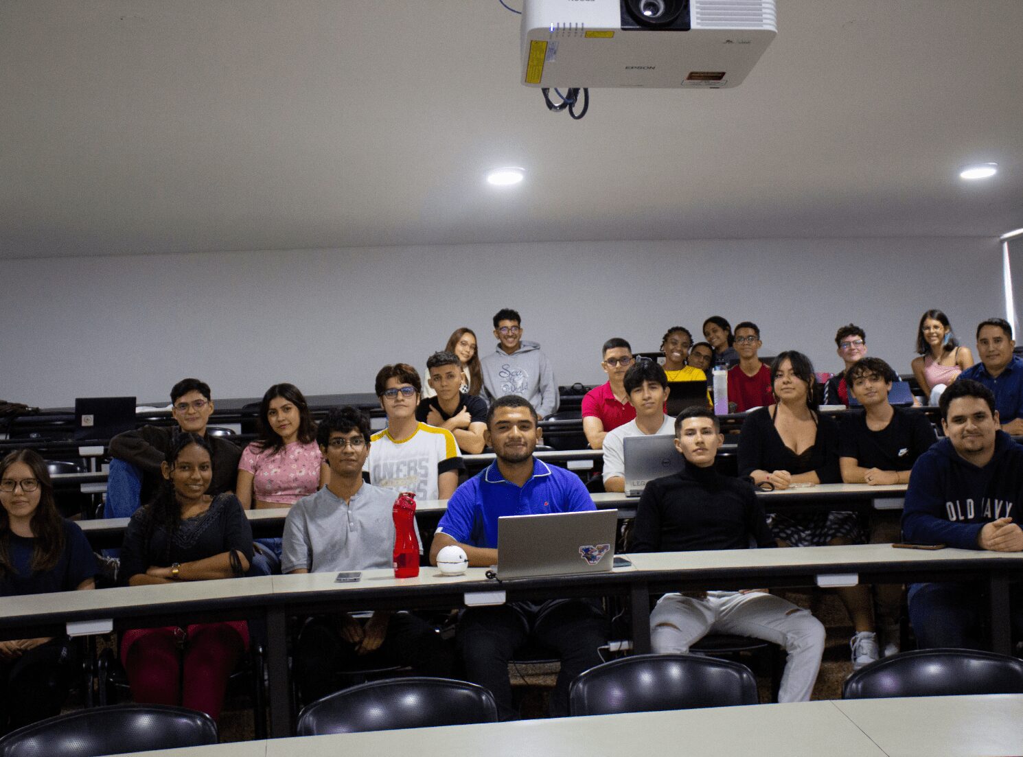 Estudiantes de Ingeniería de Datos e Inteligencia Artificial, le ...